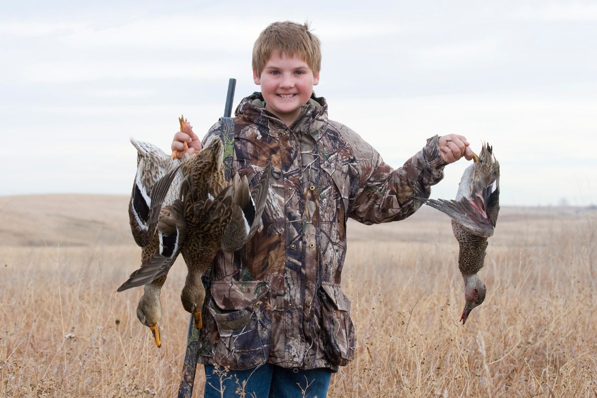 The 5 Best Hunting Rain Gear Jackets To Keep You Dry - thexbest.com