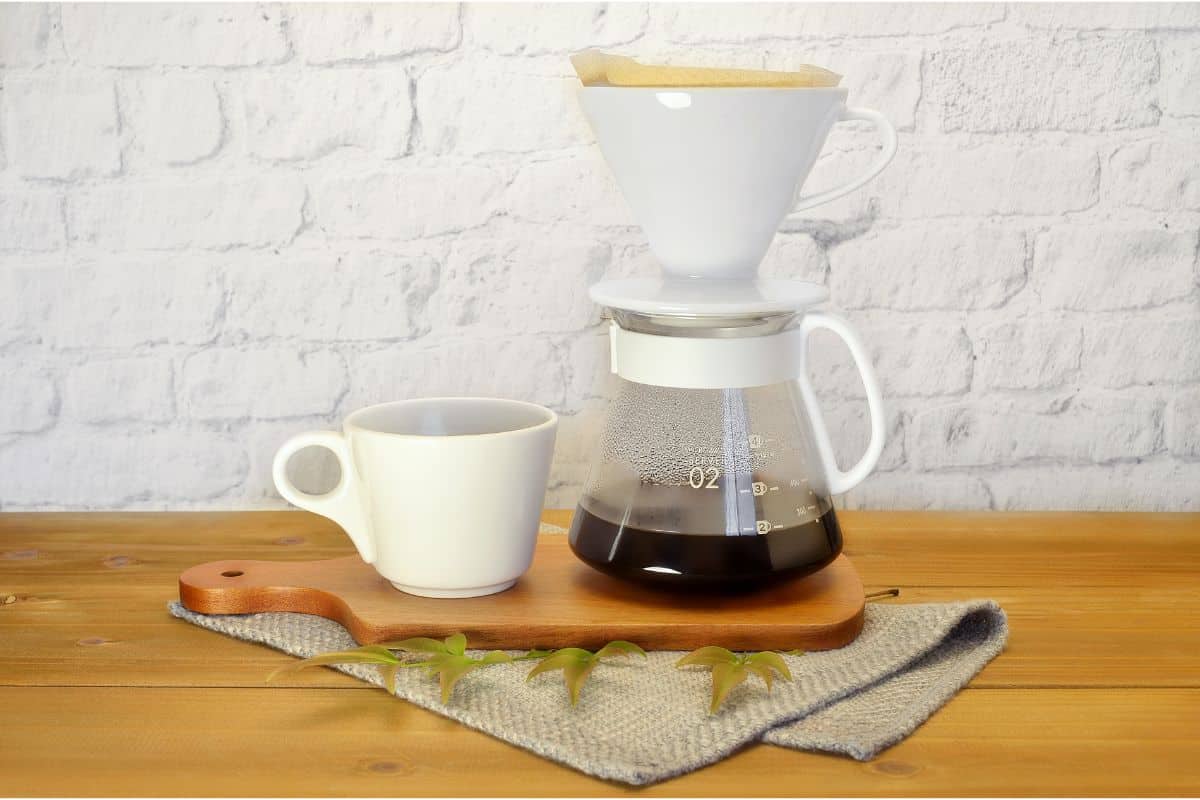 How To Make Pour Over Coffee Without A Scale In 5 Easy Steps - thexbest.com